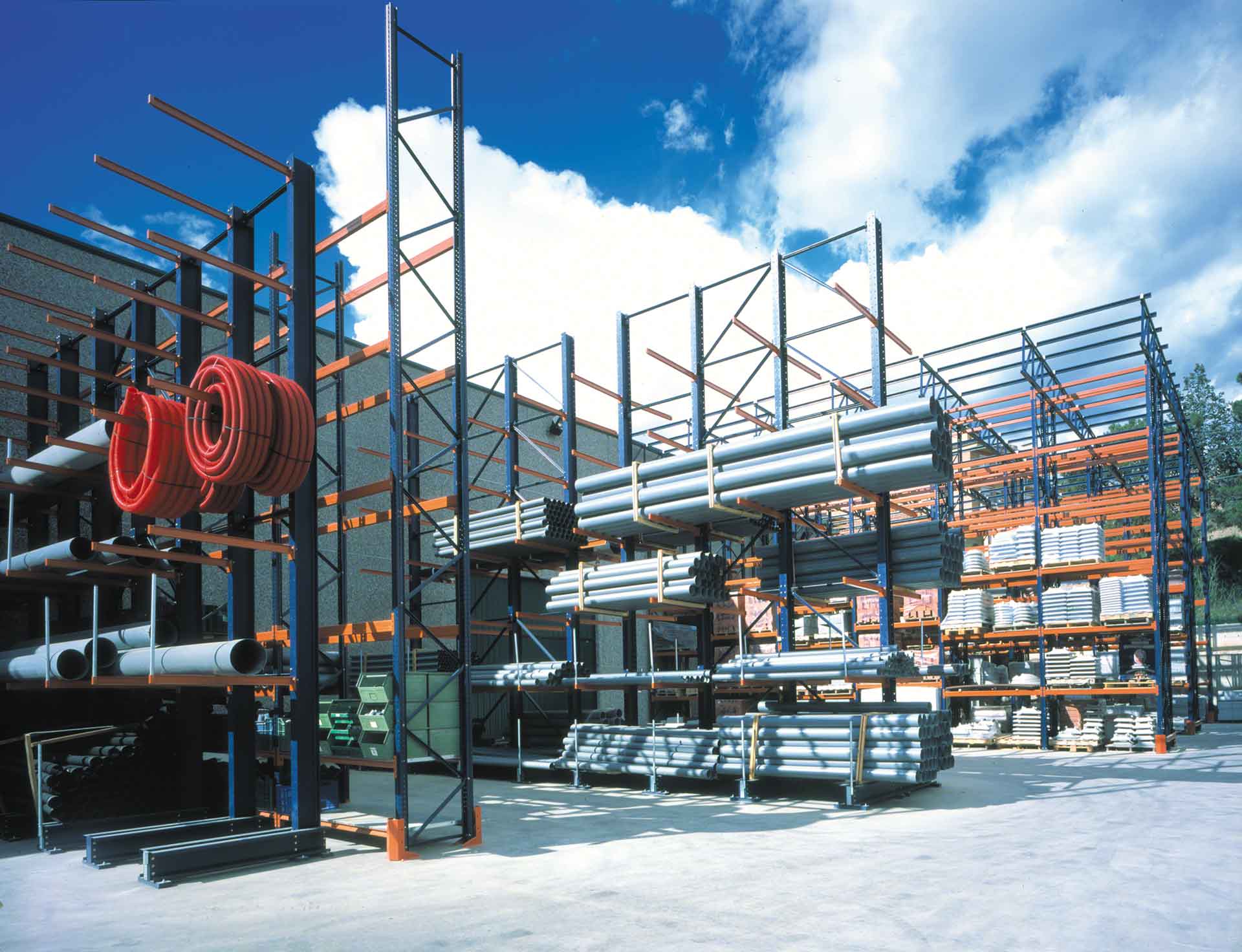 Armazenagem industrial: organize a mercadoria - Mecalux.com.br