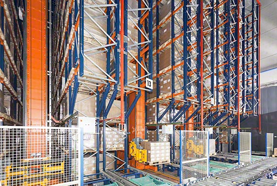 Transelevadores trilaterais automáticos - Mecalux.com.br